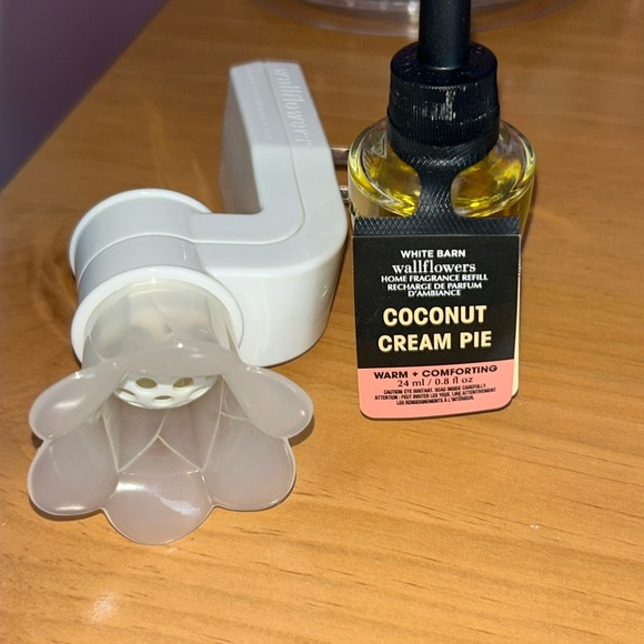 Bath & Body Works | Other | Bundle Coconut Cream Pie Wallflower And ...